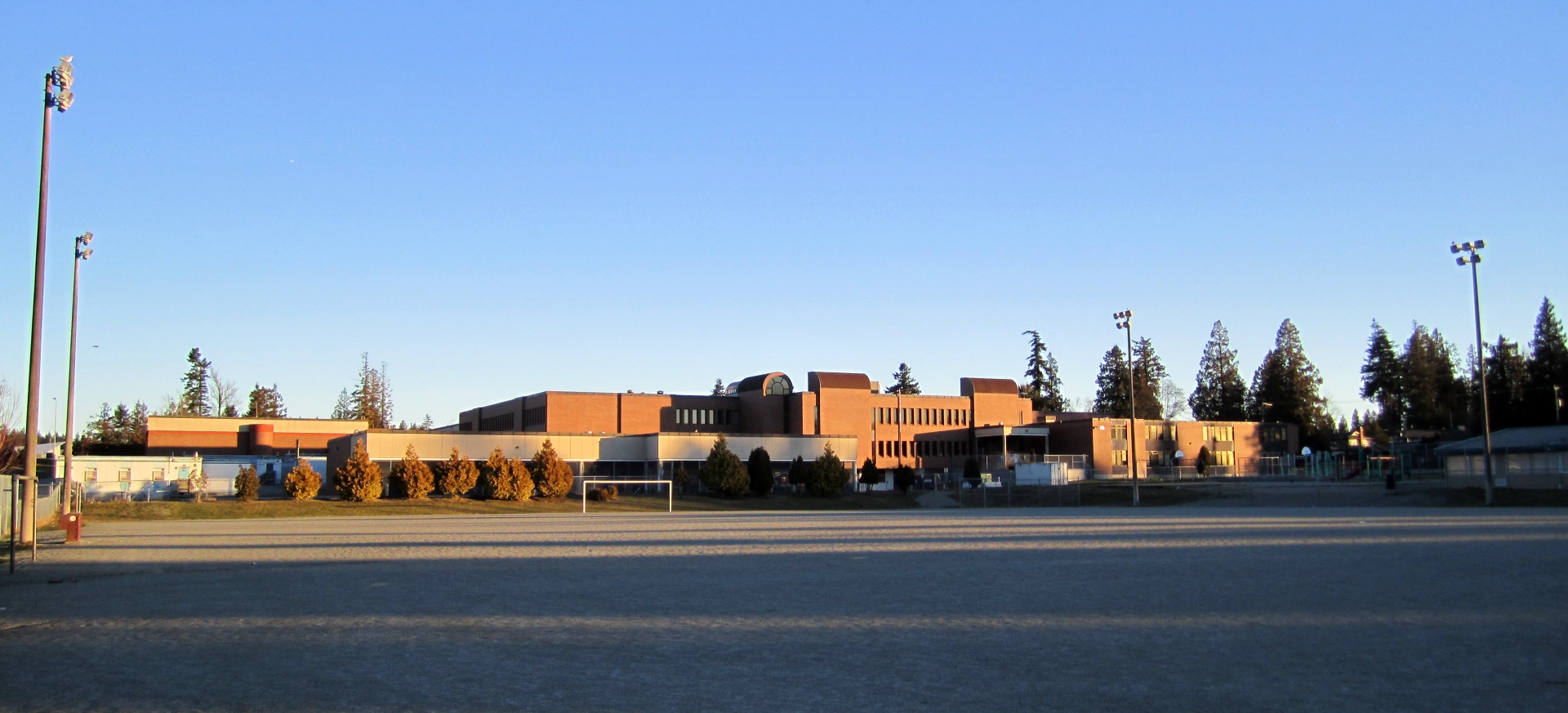Semiahmoo Secondary School 塞米亞摩中學 - 新絲路留遊學