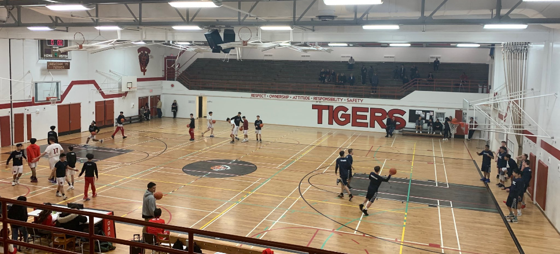 Sir Charles Tupper Secondary School 查爾斯塔伯中學 - 新絲路留遊學